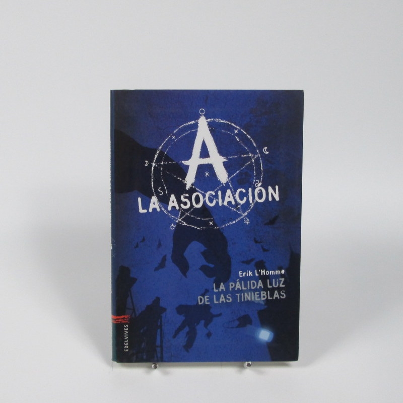 La pálida luz de las tinieblas